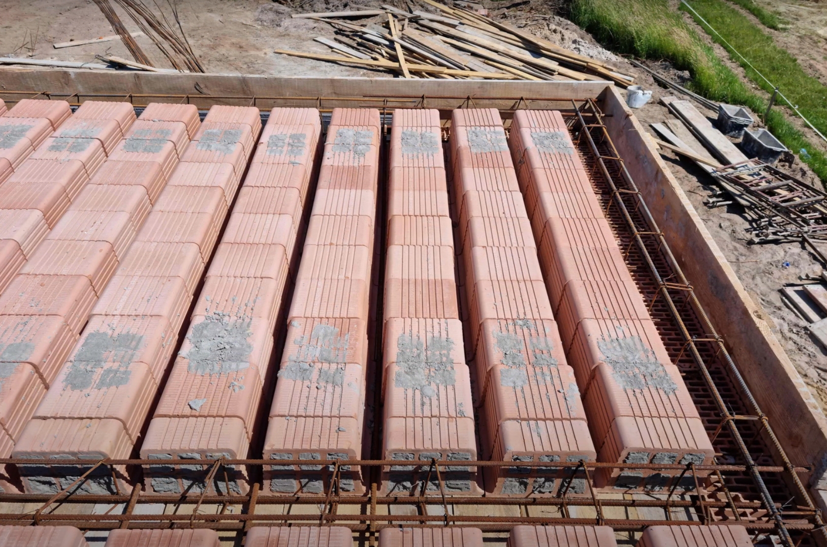 Strop Ackermana: konstrukcja, zastosowanie, zalety i wady